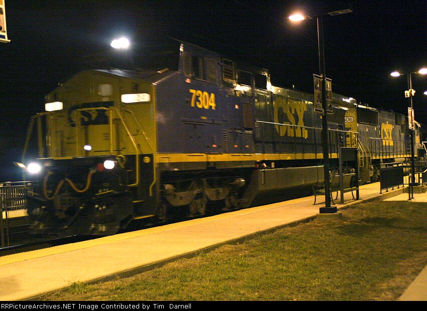 CSX 7304 on Q301